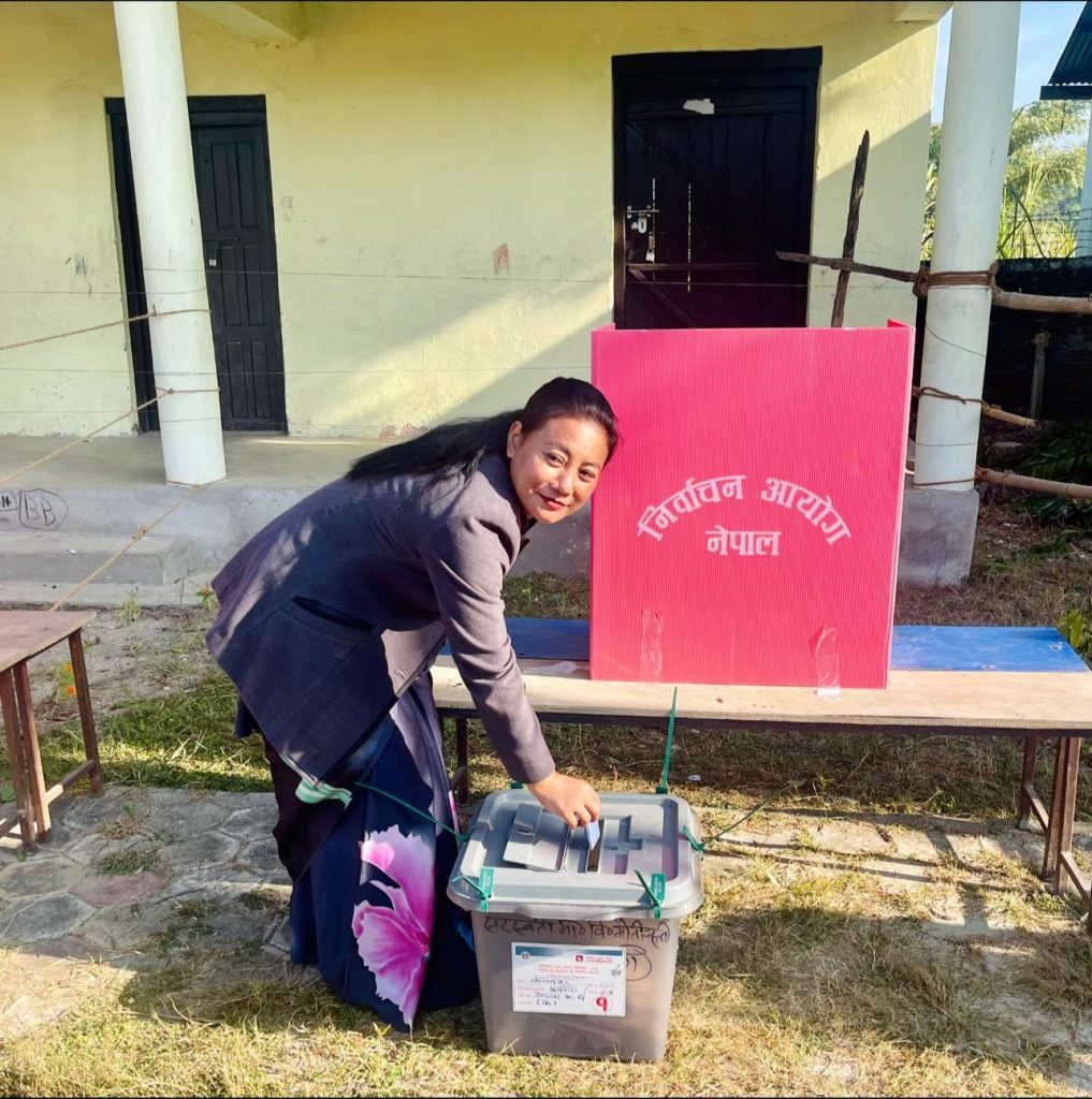 विना मगरले गरिन् मतदान – NepalWatch