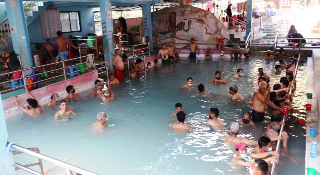 एक वर्षमा तातोपानी कुण्डको आम्दानी एक करोड ३७ लाख – NepalWatch